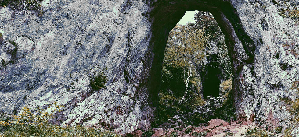 An Apophatic Ascent to the Divine | PEMPTOUSIA