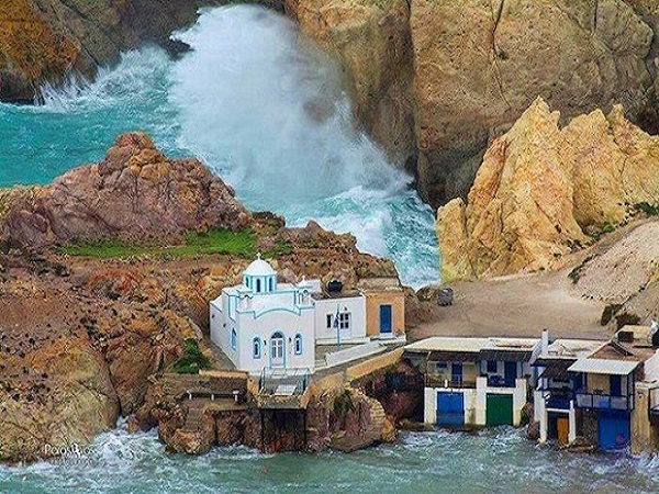 A mere spider’s web | PEMPTOUSIA